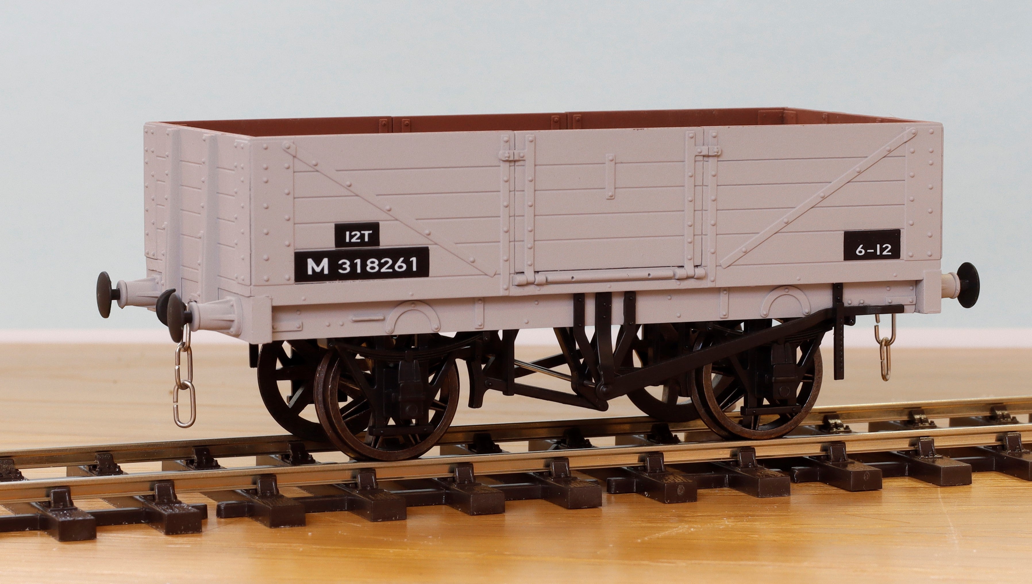 7F-051-025 Dapol 5 Plank BR M318261 – The Model Railway Shop