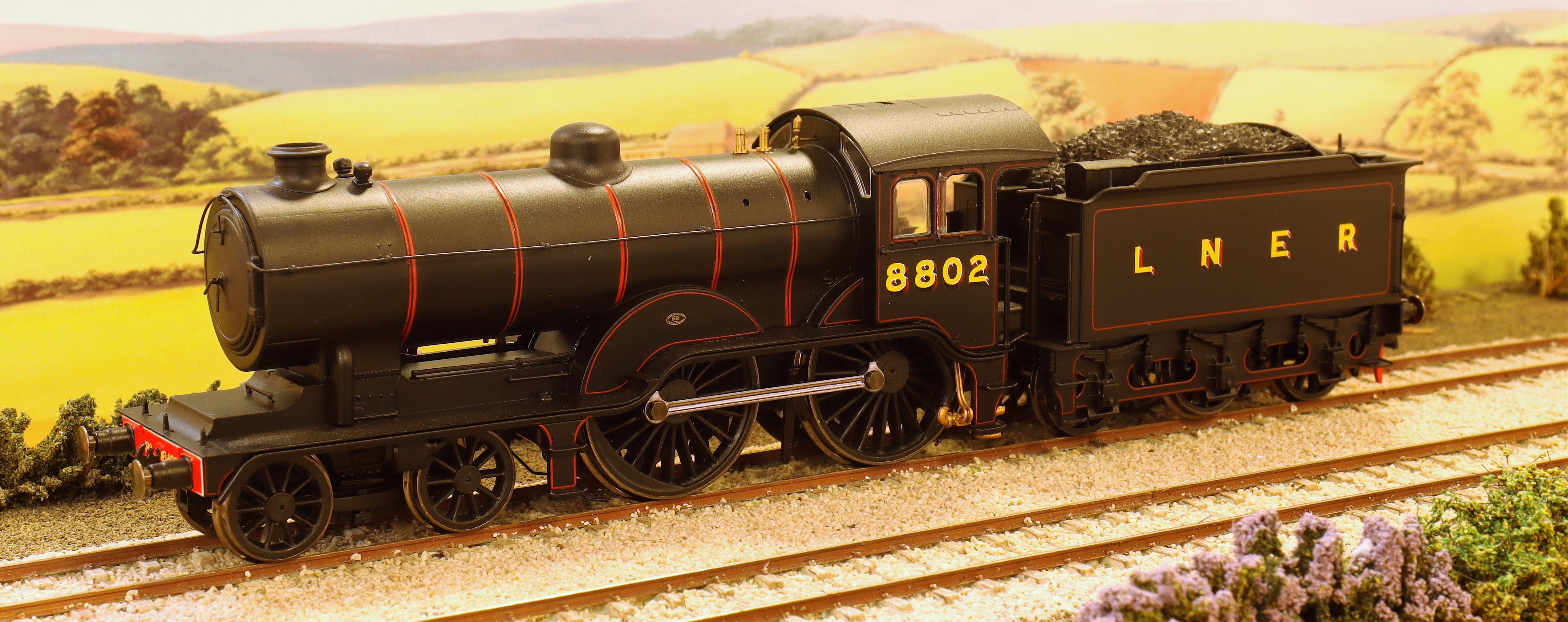 R3521 Hornby Class D16/3 4-4-0 8802 in LNER black – The Model Railway Shop