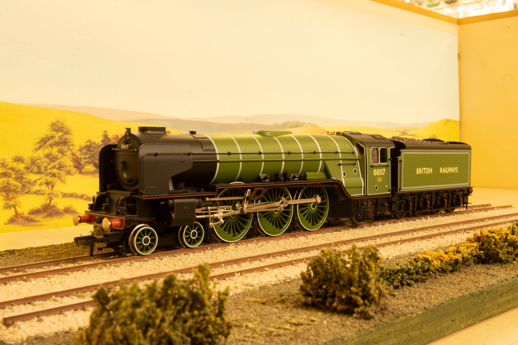 32-560 Bachmann Class A1 4-6-2 60117 in BR apple green with British Ra ...